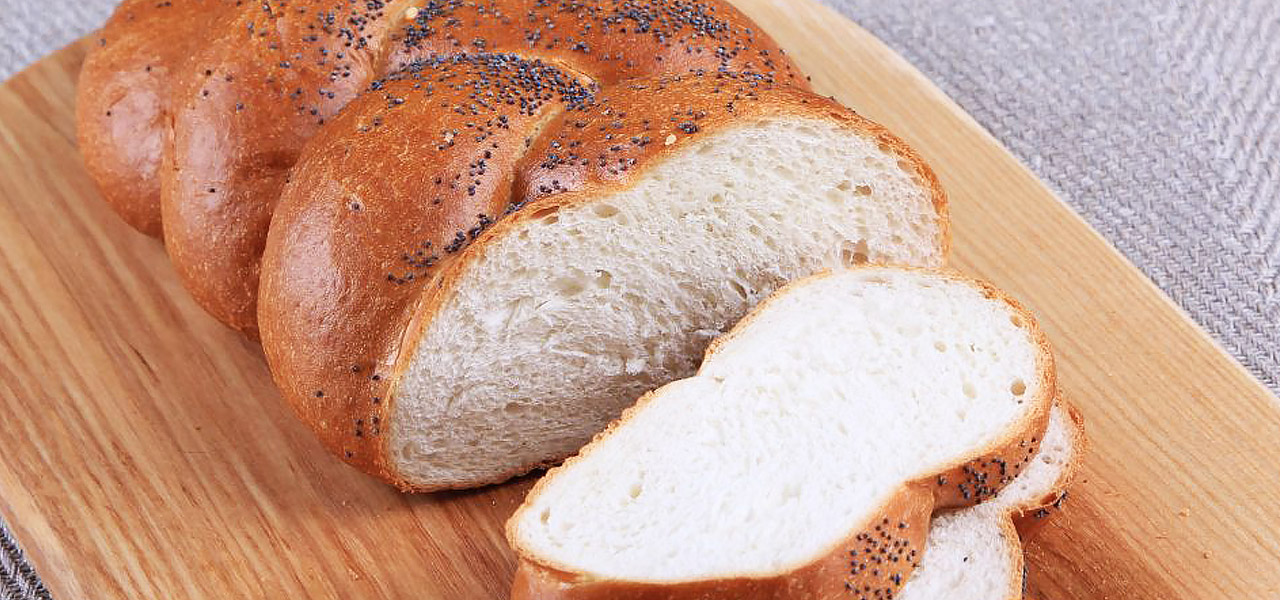 baltmaize : Pītā baltmaize ar magonēm